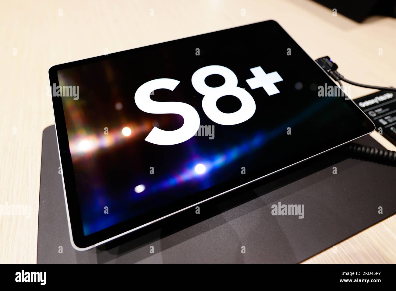 Samsung galaxy tab s8 5g hi-res stock photography and images - Alamy