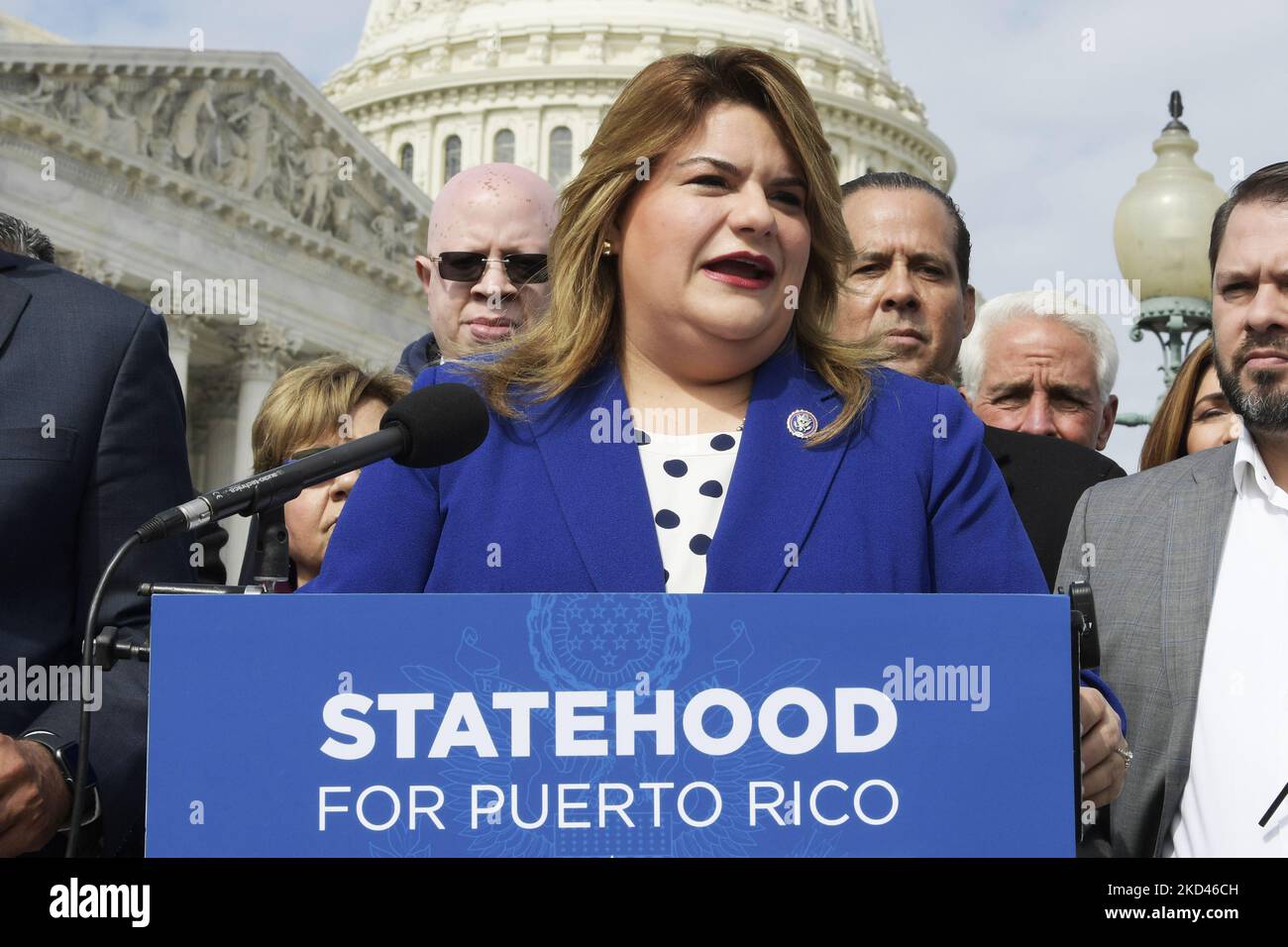 Nur triangle hi-res stock photography and images - Alamy