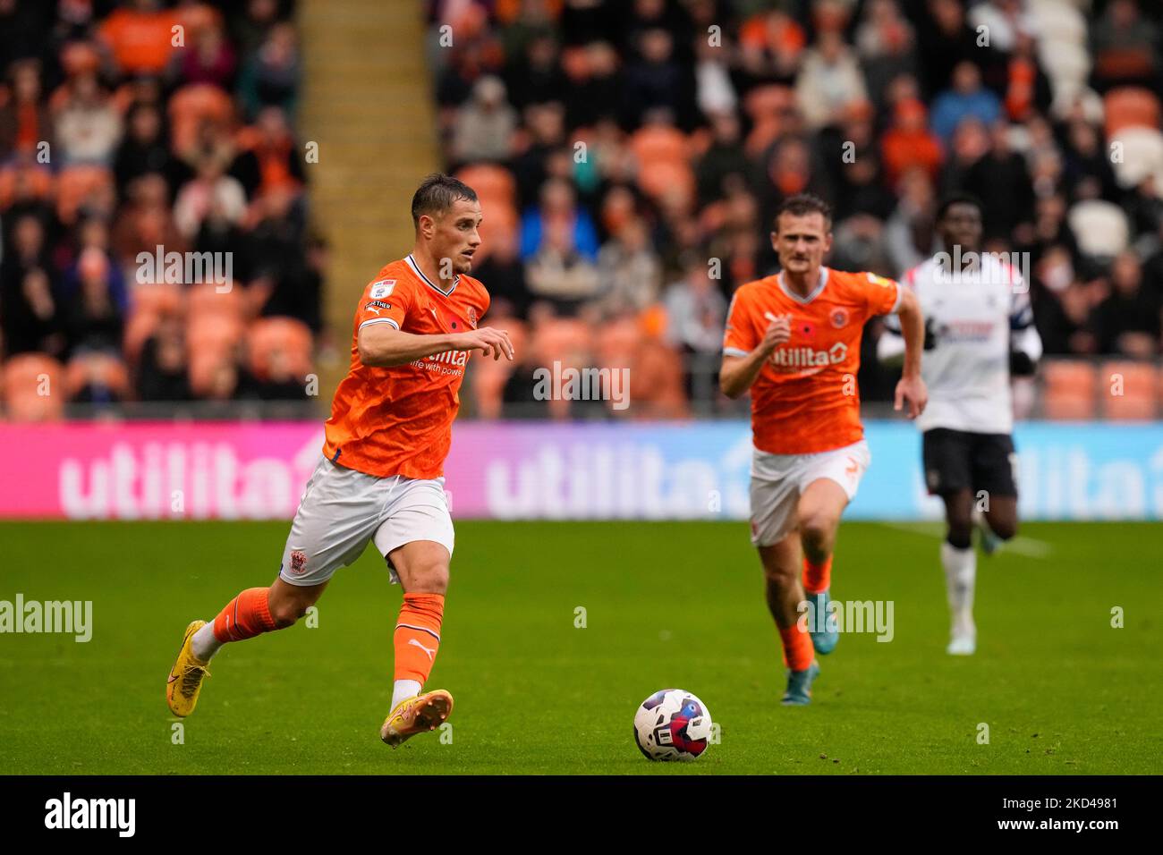 Jerry Yates #9 of Blackpool makes a break during the Sky Bet ...