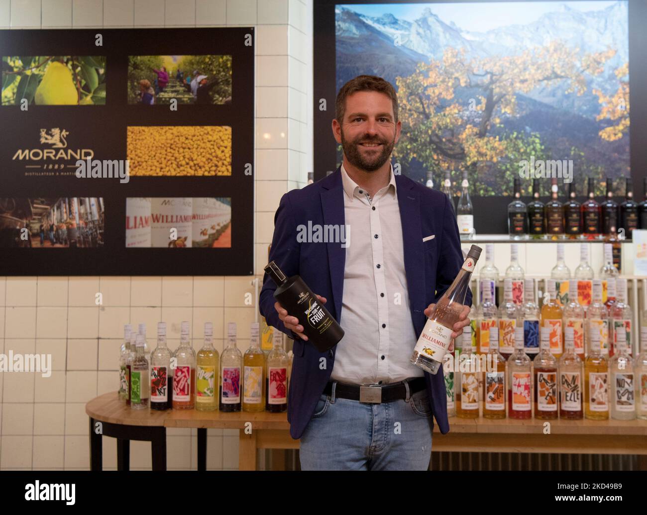 Showcase products hi-res stock photography and images - Alamy