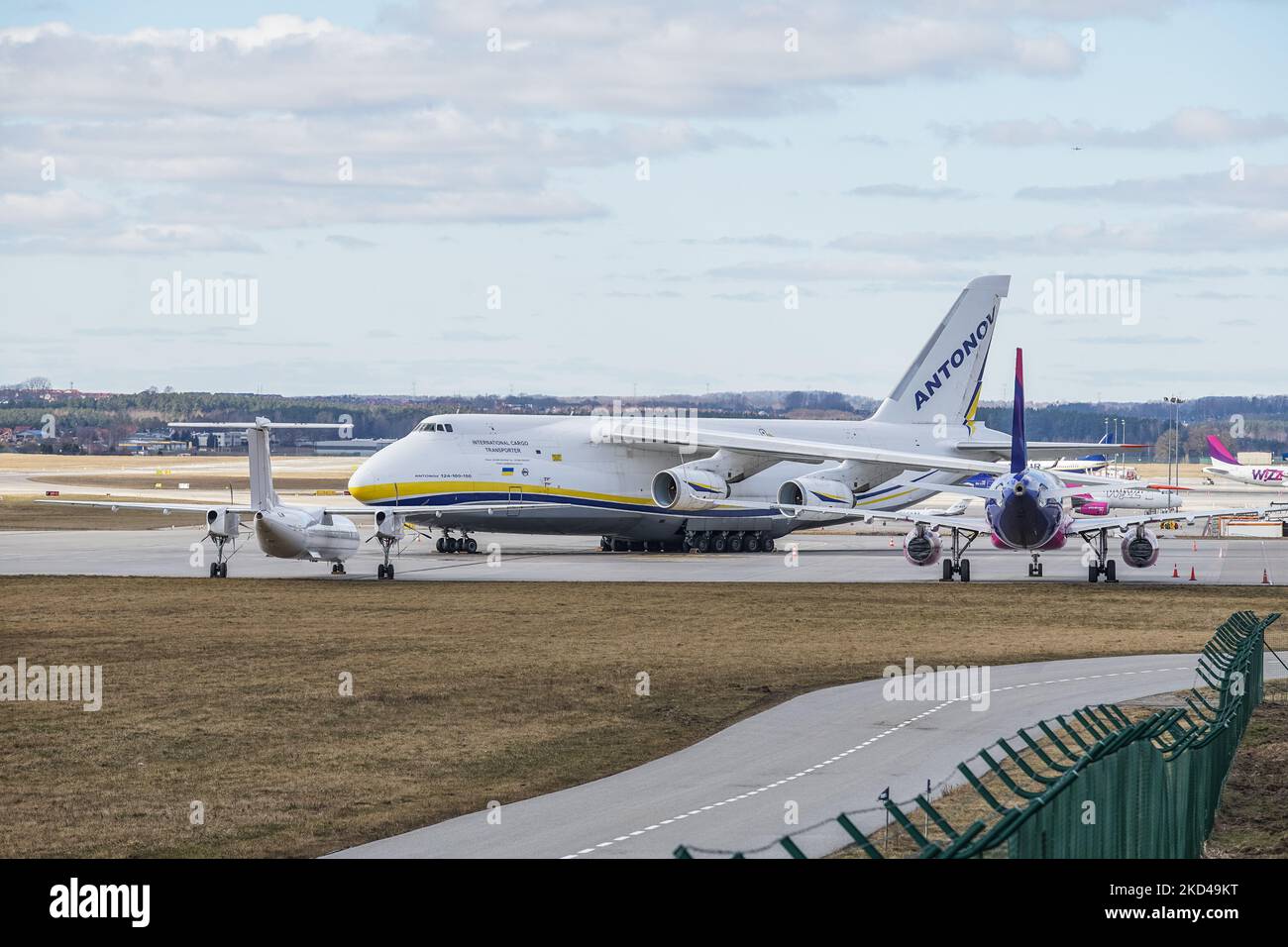 Antonov an 124 ruslan hi-res stock photography and images - Alamy