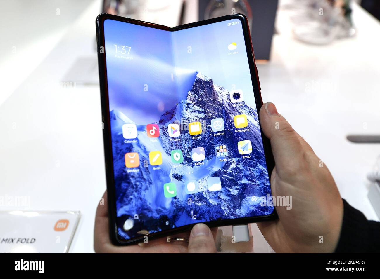 Xiaomi mi mix fold hi-res stock photography and images - Alamy