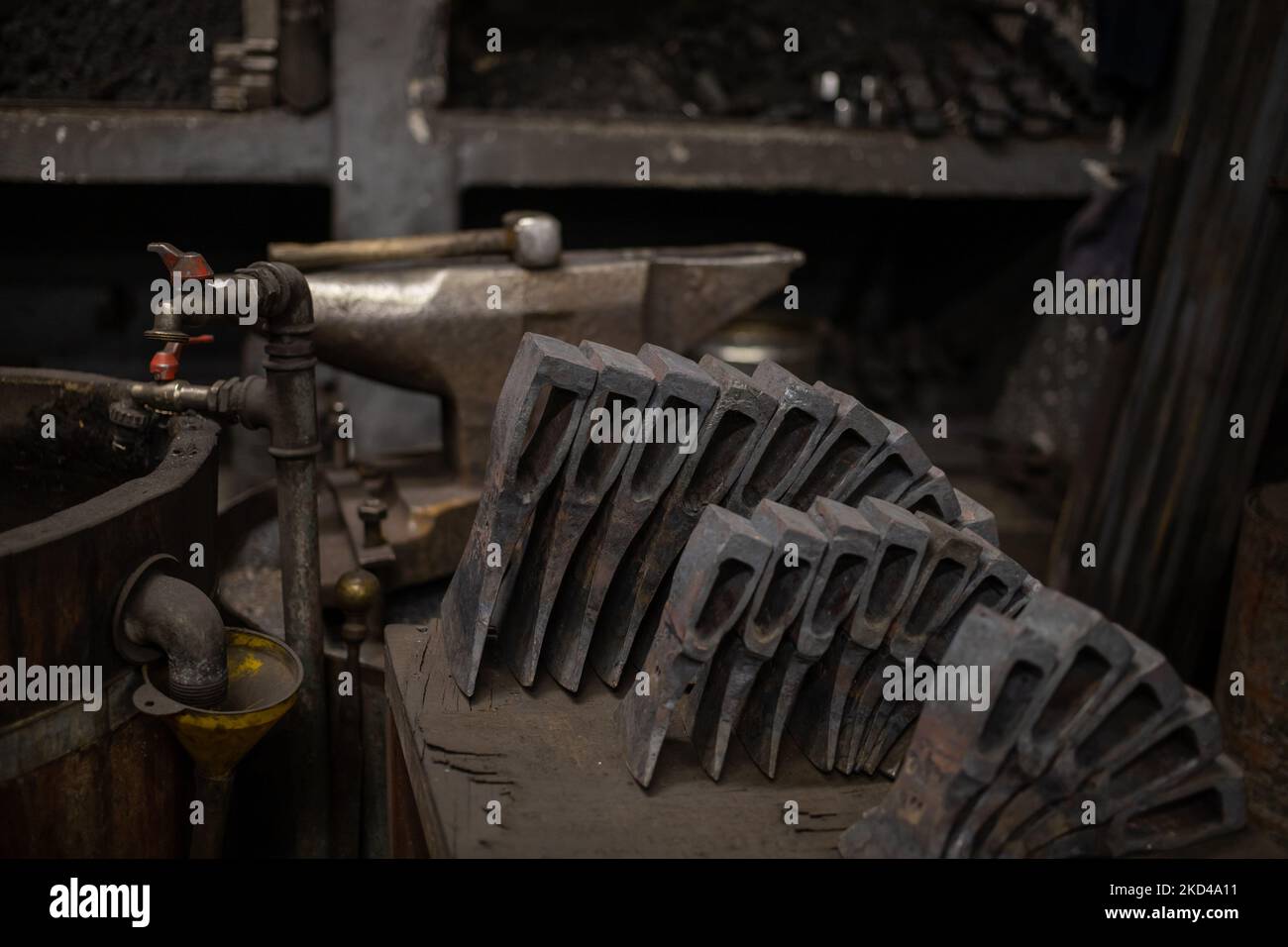 Metal blanks hi-res stock photography and images - Alamy