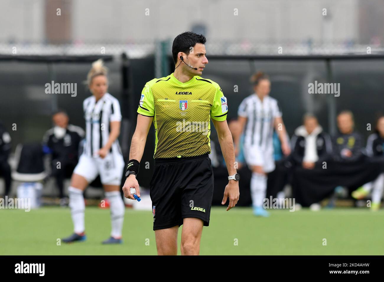 Mario cascone referee hi-res stock photography and images - Alamy