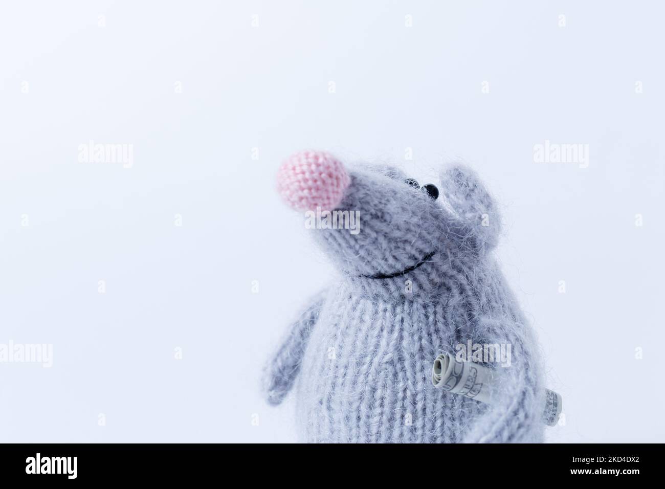 Mouse sewing hi-res stock photography and images - Alamy