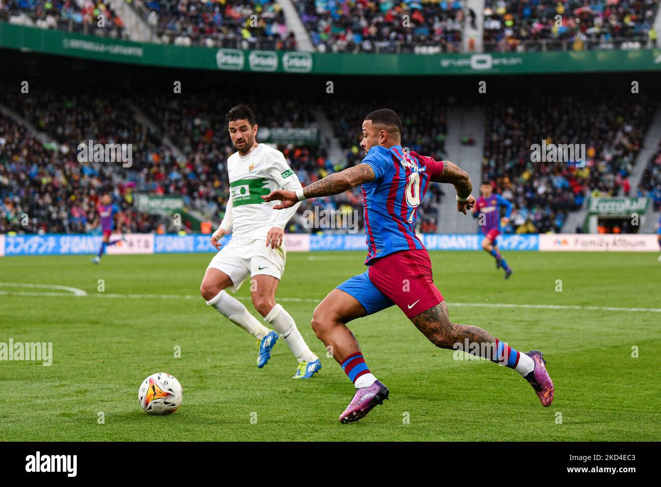 Memphis Depay and Antonio Barragan during La Liga match between Elche ...