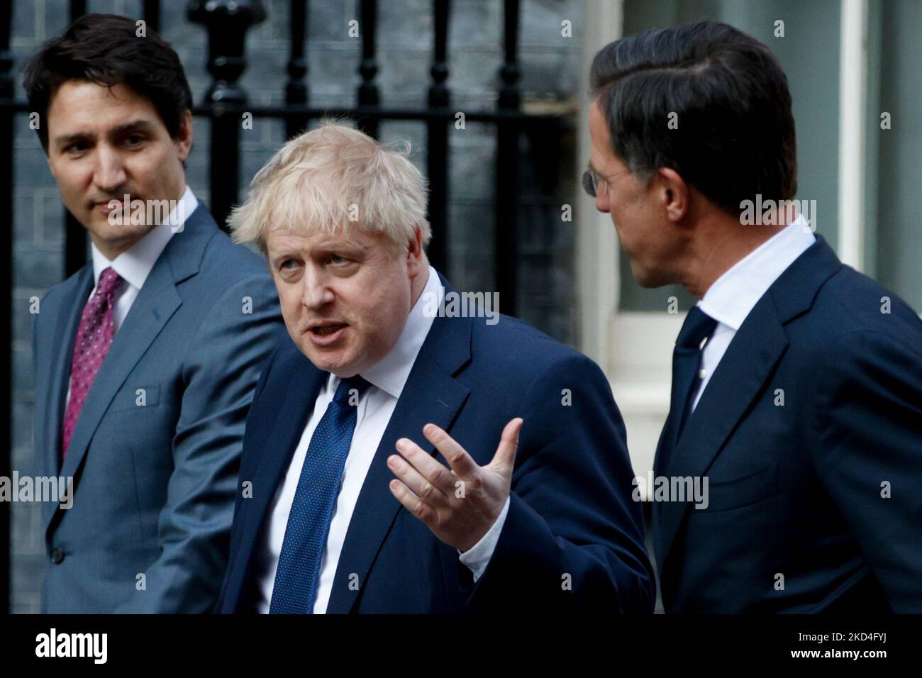 Downing street press conference room hi-res stock photography and ...