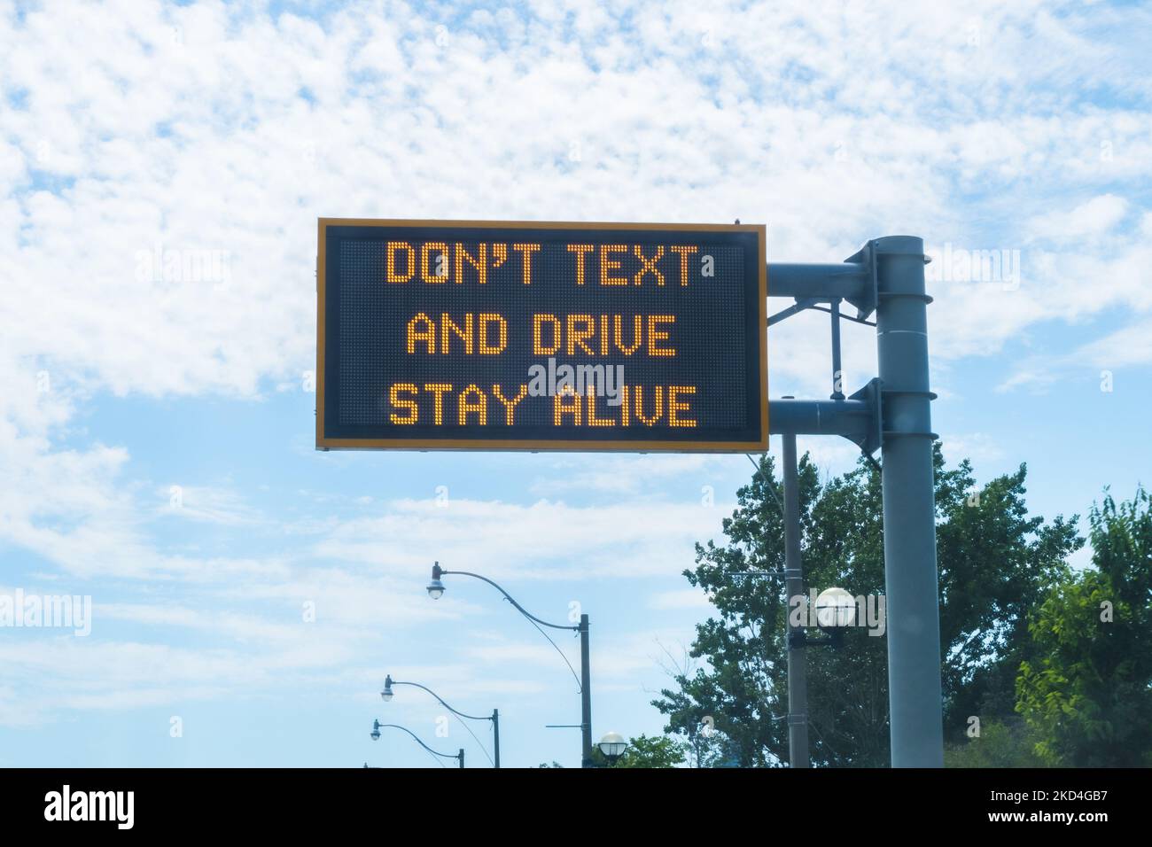 Variable message road sign hi-res stock photography and images - Alamy