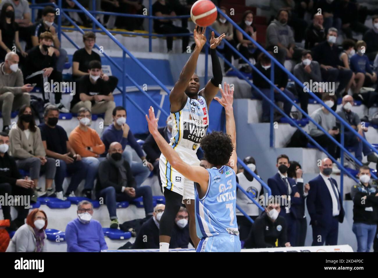 Cremona v napoli basket hi-res stock photography and images - Alamy