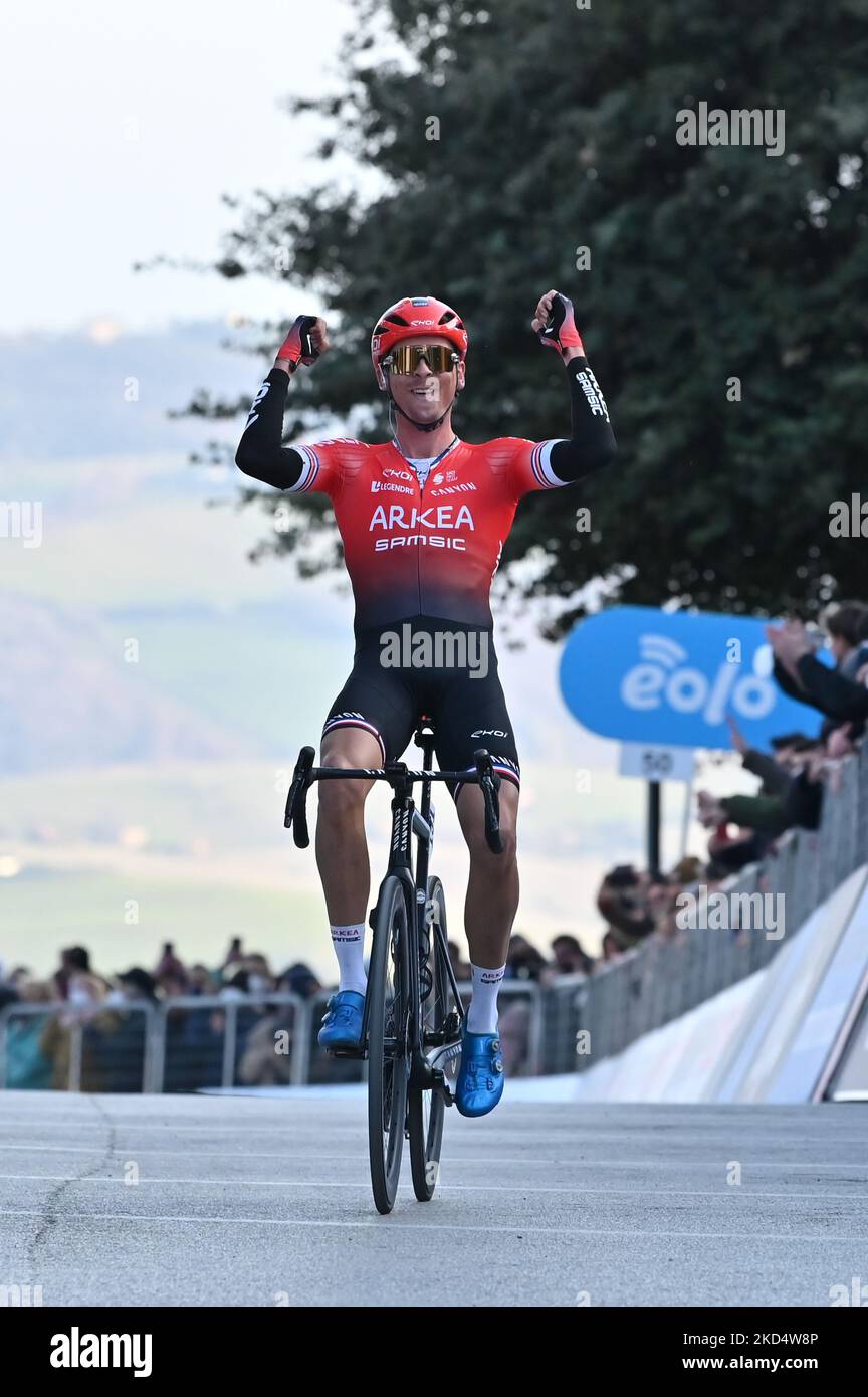 Barguil Warren #191 (FRA) - Team Arkea - Samsic winner finish line ...