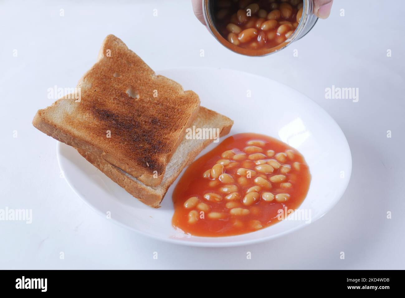 preserved beans pouring from a tin container on a plate Stock Photo - Alamy