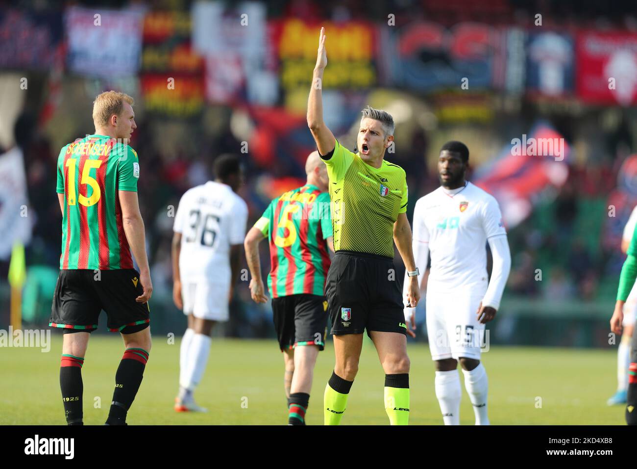Referee baroni niccolo hi-res stock photography and images - Alamy