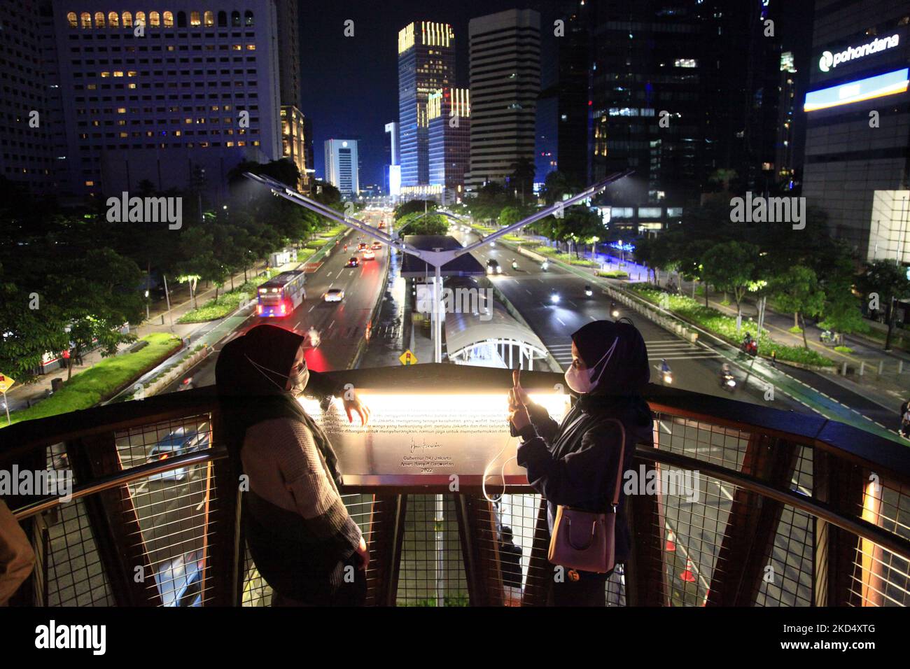 Jakartans enjoy the night view of Jakarta city on the new ...