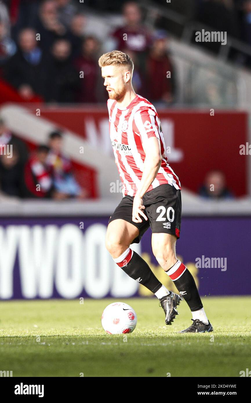 Ajer brentford burnley hi-res stock photography and images - Alamy