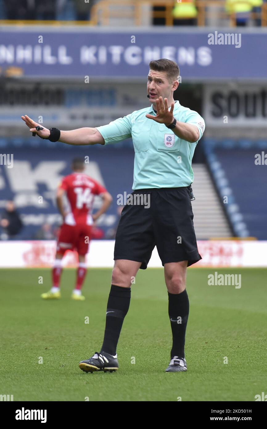 Robert jones 2022 referee hi-res stock photography and images - Alamy