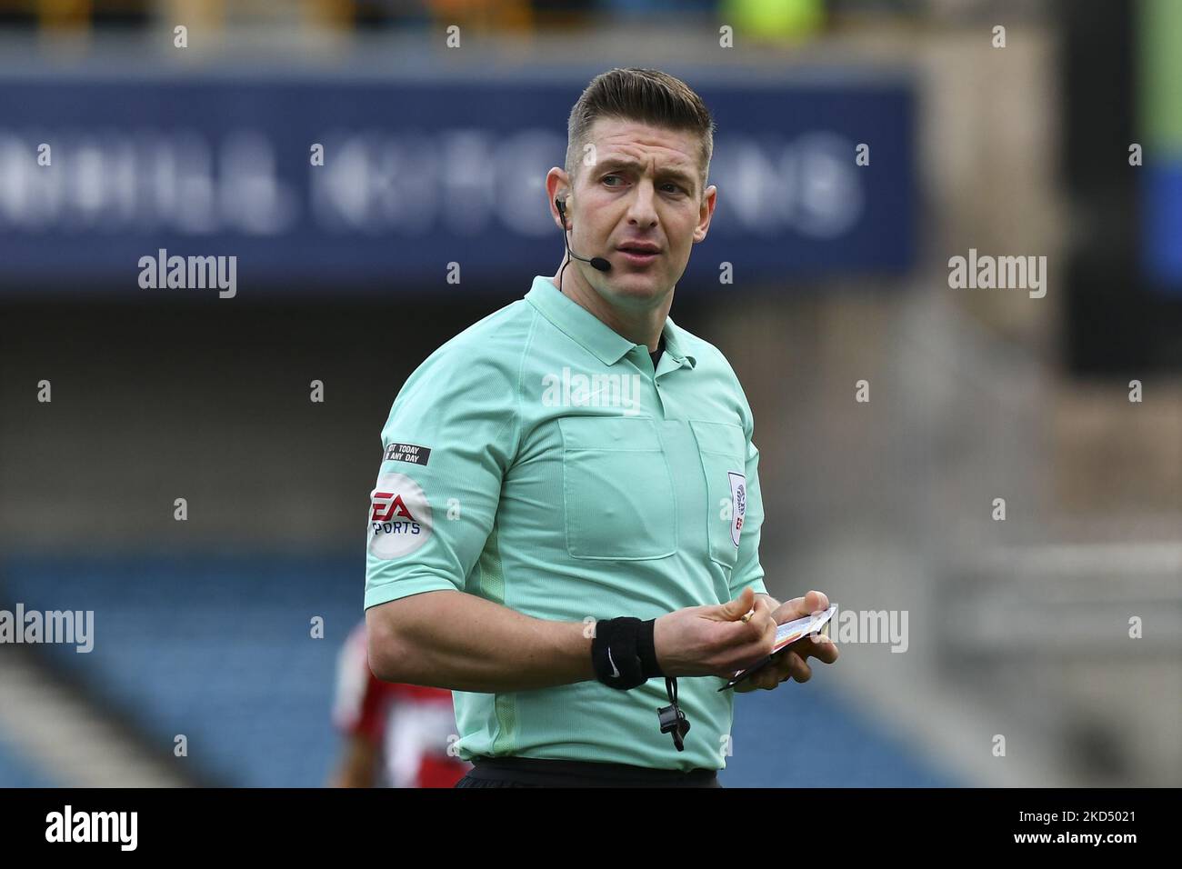 Robert jones referee hi-res stock photography and images - Alamy