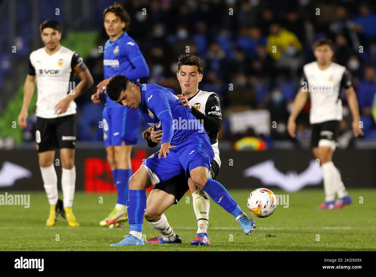 Carles Alena of Getafe CF in action during the La Liga match between ...