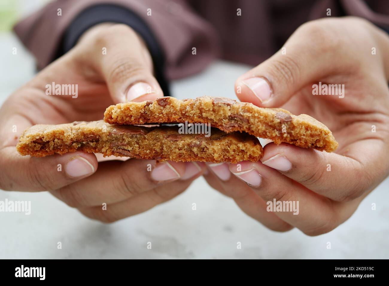 Breaking cookie hi-res stock photography and images - Alamy