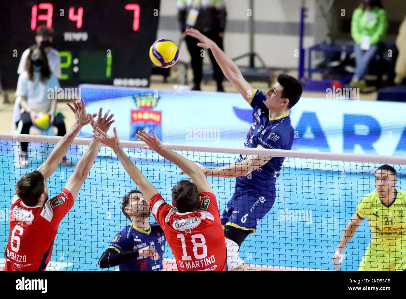 Giovanni sanguinetti leo shoes perkinelmer modena attack hi-res stock ...