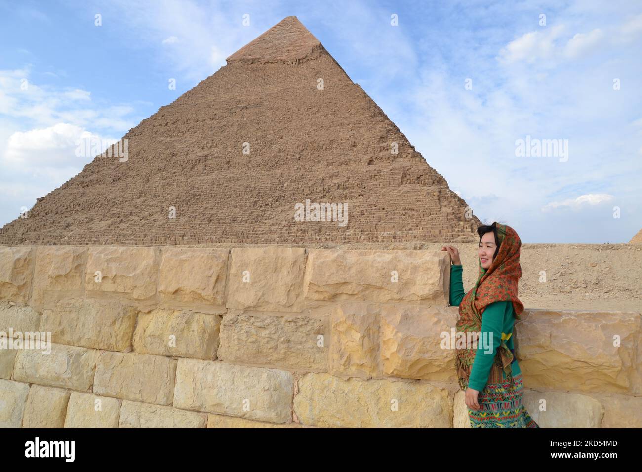 Posing at the pyramids hi-res stock photography and images - Alamy