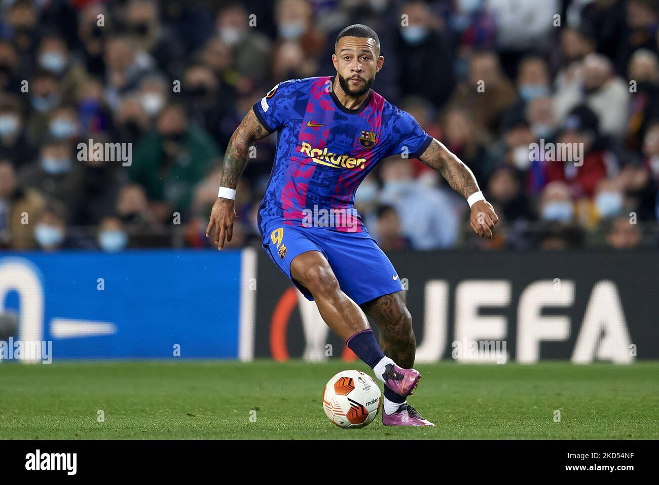 Memphis Depay of Barcelona during the UEFA Europa League Round of 16 ...