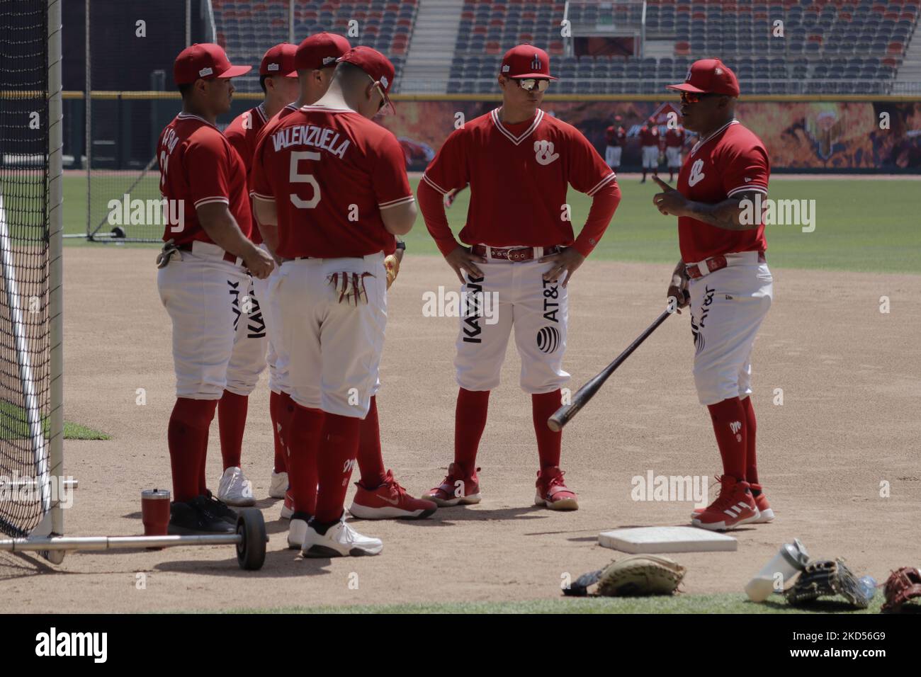 Members of the Diablos Rojos del México team began the 2022 preseason ...