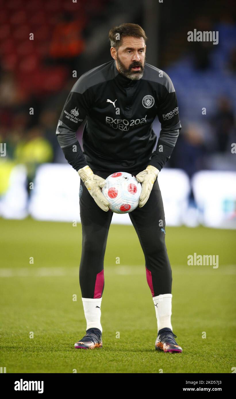Manchester City's Scott Carson during the pre-match warm-up during ...