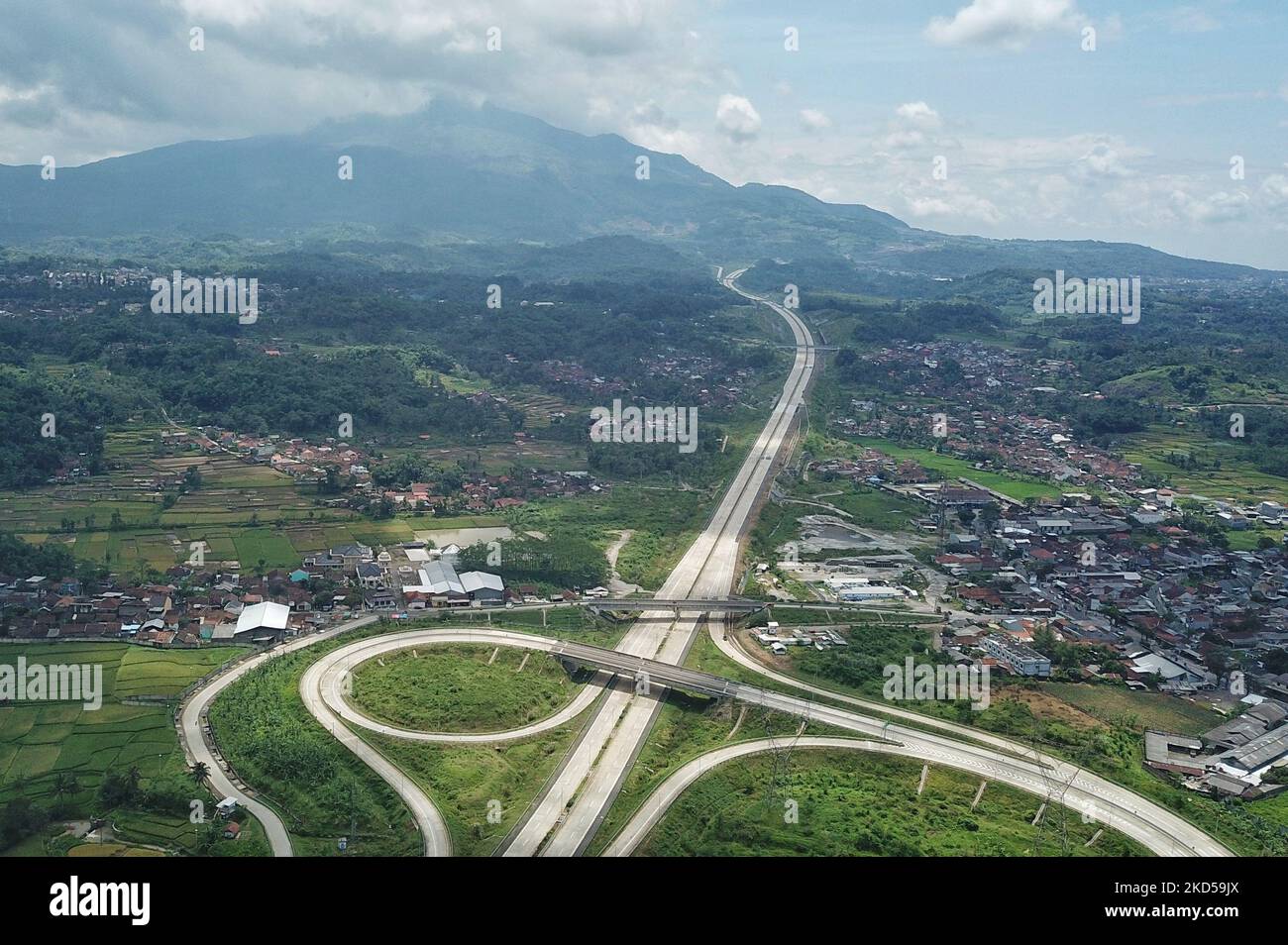 Aerial photo of the Cisumdawu toll road section 2 project on March 16 ...