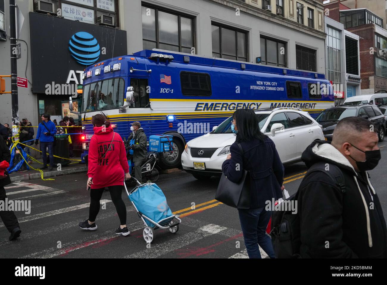 Swarming emergency response hi-res stock photography and images - Alamy