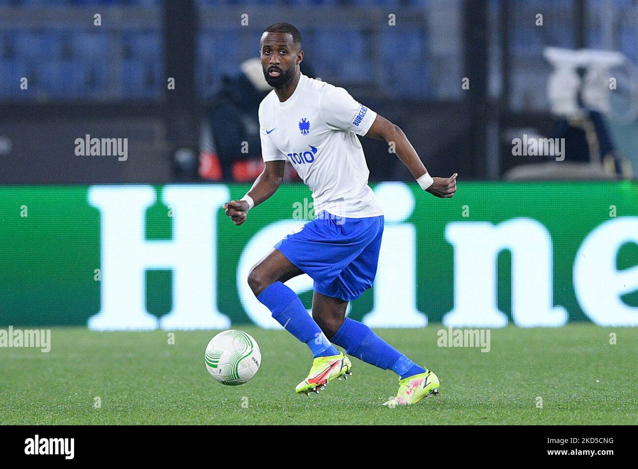 Eli Dasa of SBV Vitesse during the UEFA Conference League round of 16 ...