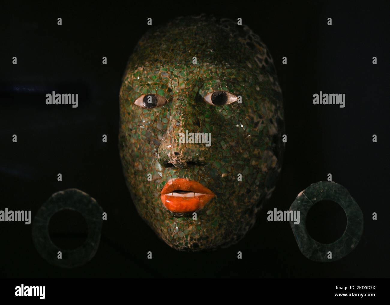 Ancien funeral mask hi-res stock photography and images - Alamy