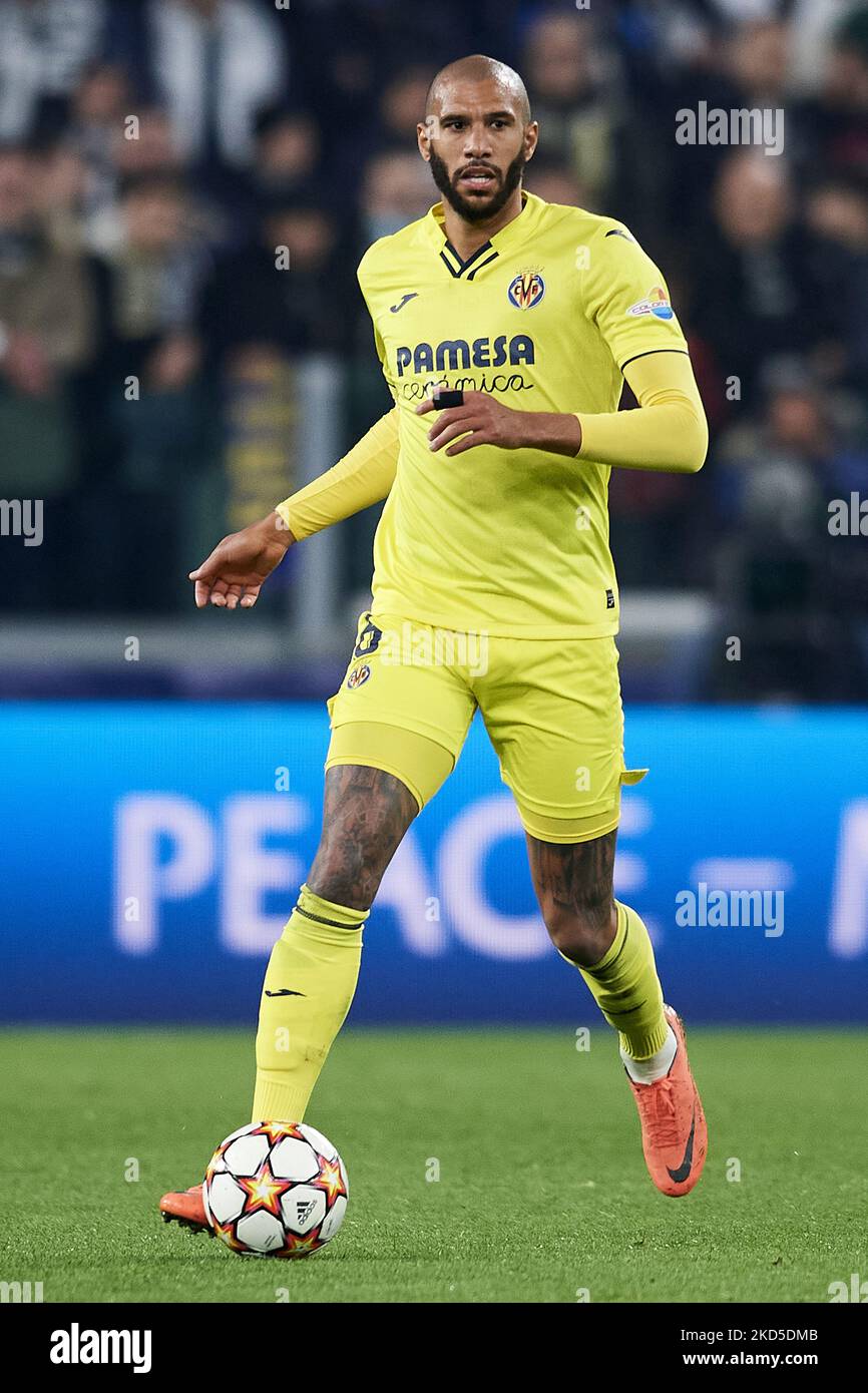 Etienne Capoue of Villarreal runs with the ball during the UEFA ...