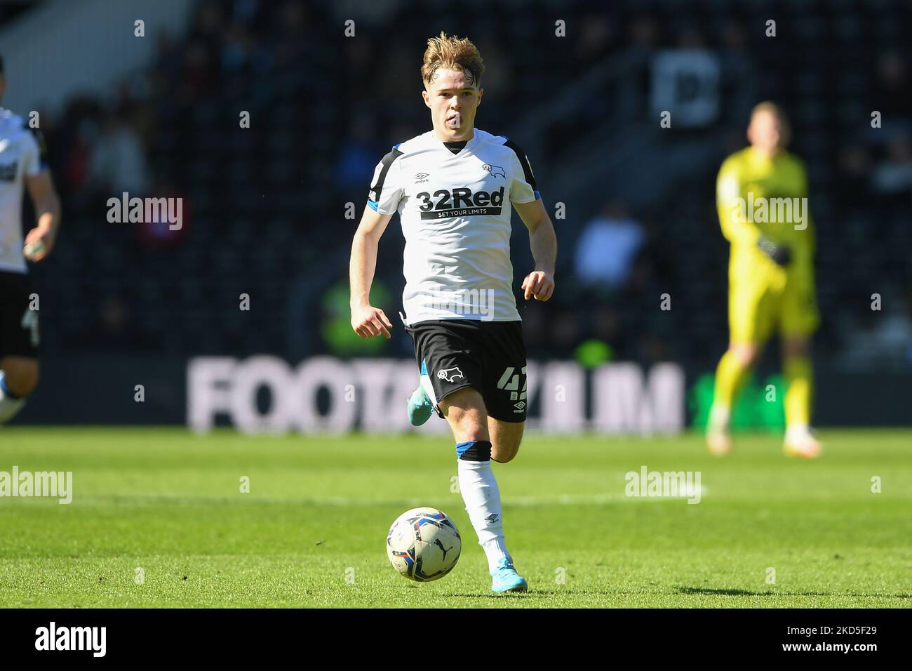 Liam Thompson of Derby County in action during the Sky Bet Championship ...