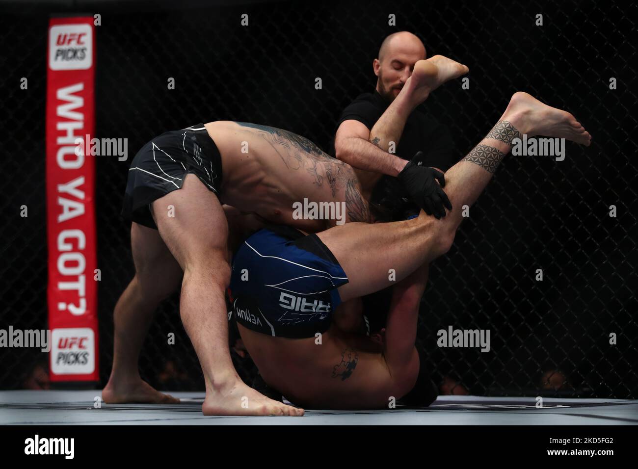 Triangle choke hi-res stock photography and images - Alamy