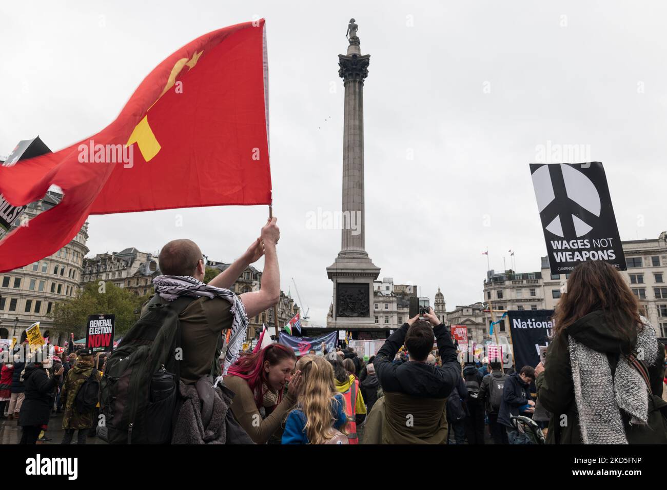 London, UK. 5th November 2022. A woman holds a childs face under a ...