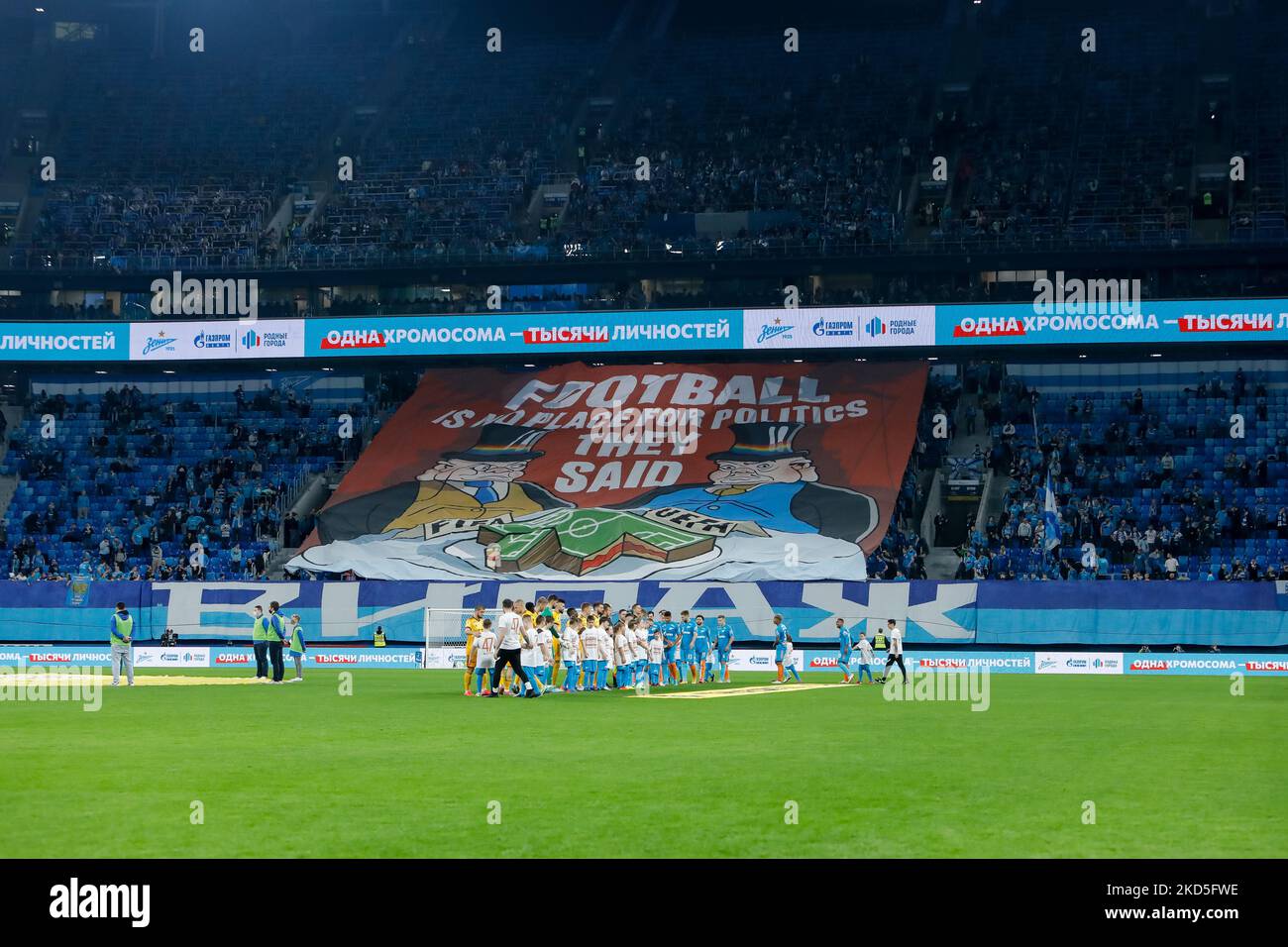 Reading football club fans hi-res stock photography and images - Alamy