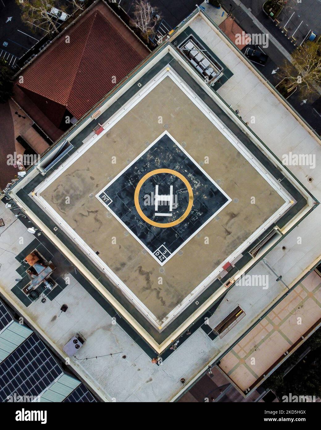 Heliport on the roof top hi-res stock photography and images - Alamy