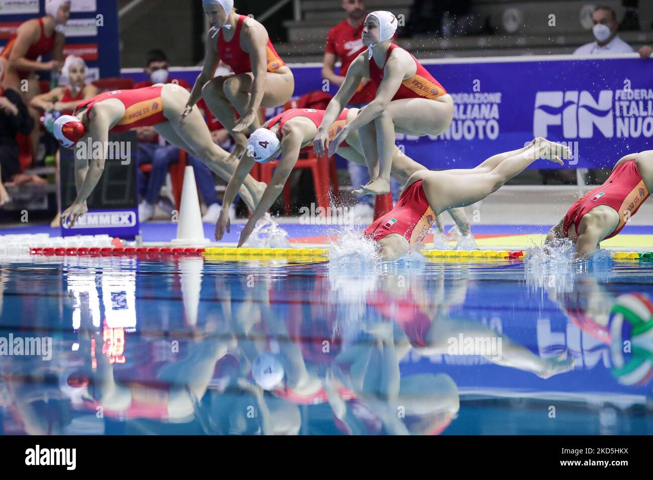 entry into the water SIS Roma during the Italian Women's Coppa Italia ...