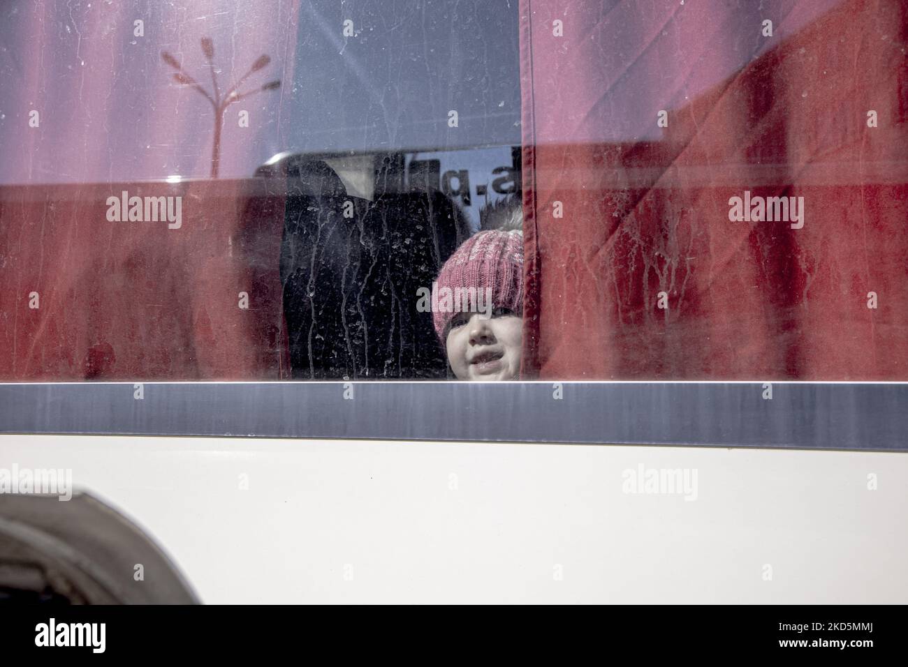 Refugee child from ukraine train window hi-res stock photography and ...