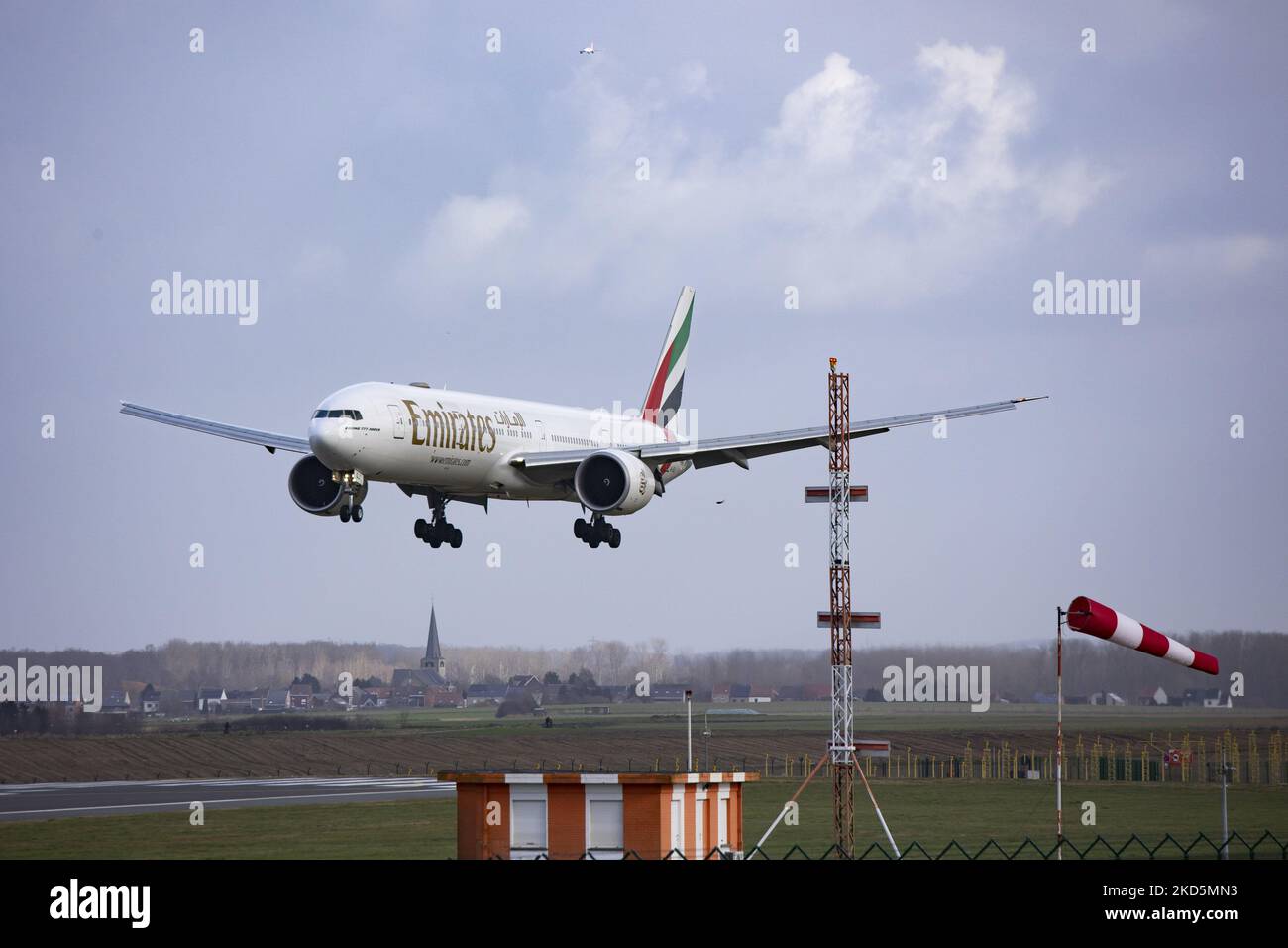 Boeing 777 cockpit interior flight hi-res stock photography and images ...
