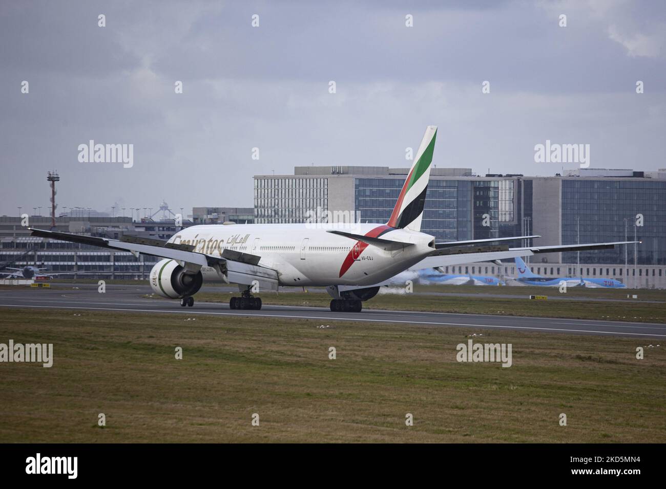 Boeing 777 cockpit interior flight hi-res stock photography and images ...