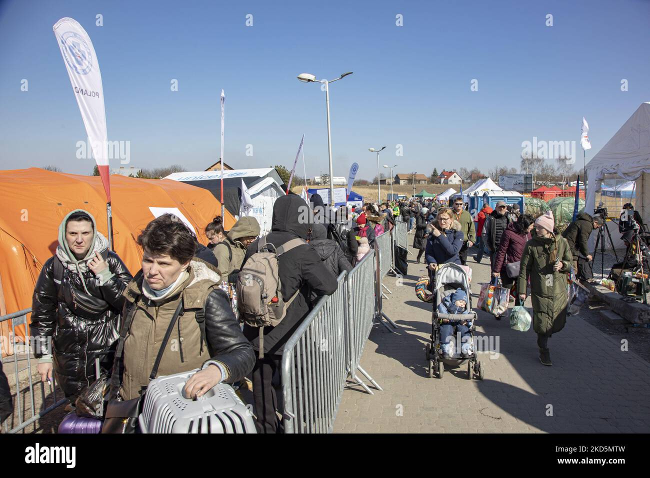 Long lines are formed as Ukranian refugees wait to board the bus in ...