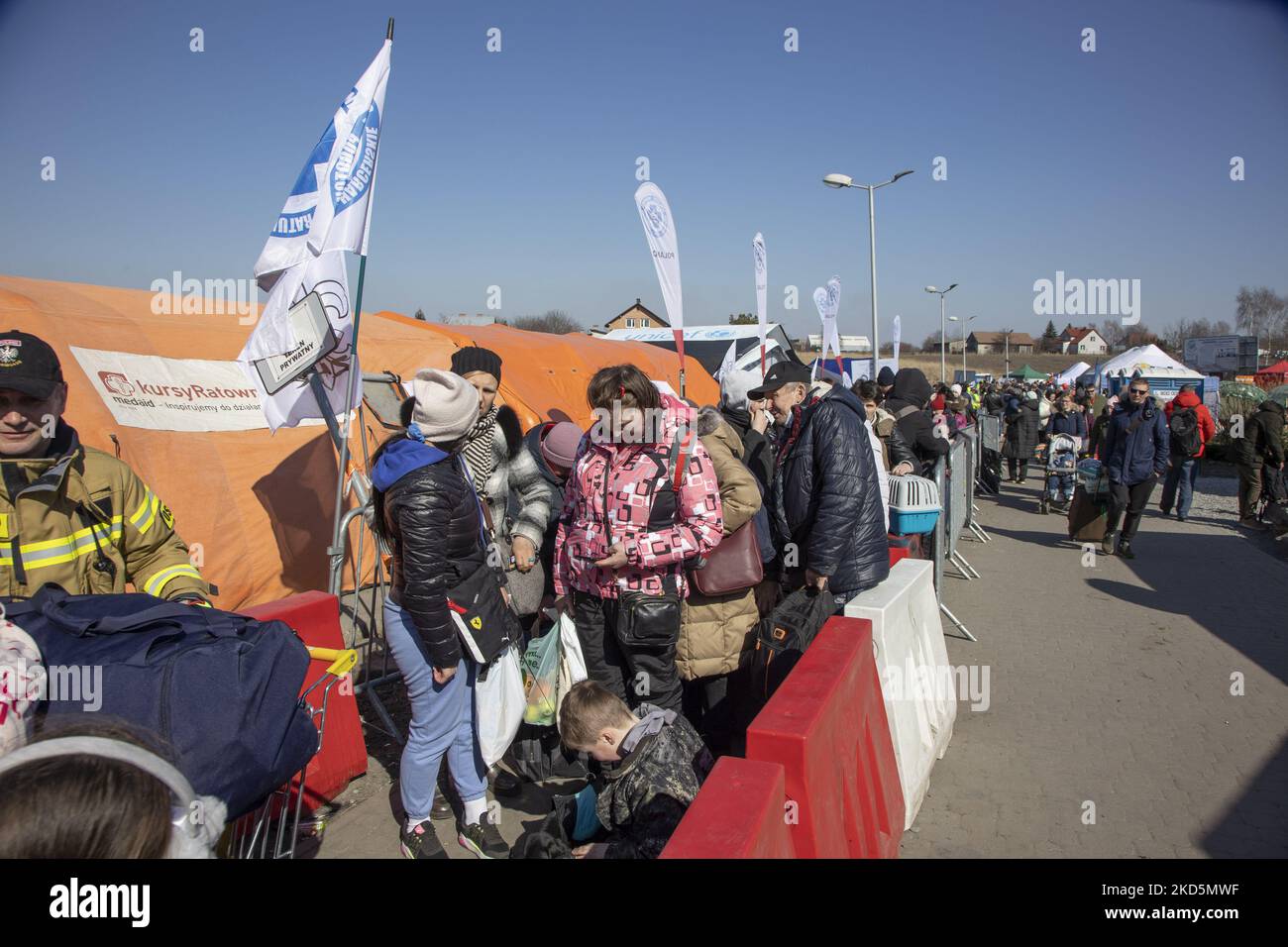 Long lines are formed as Ukranian refugees wait to board the bus in ...