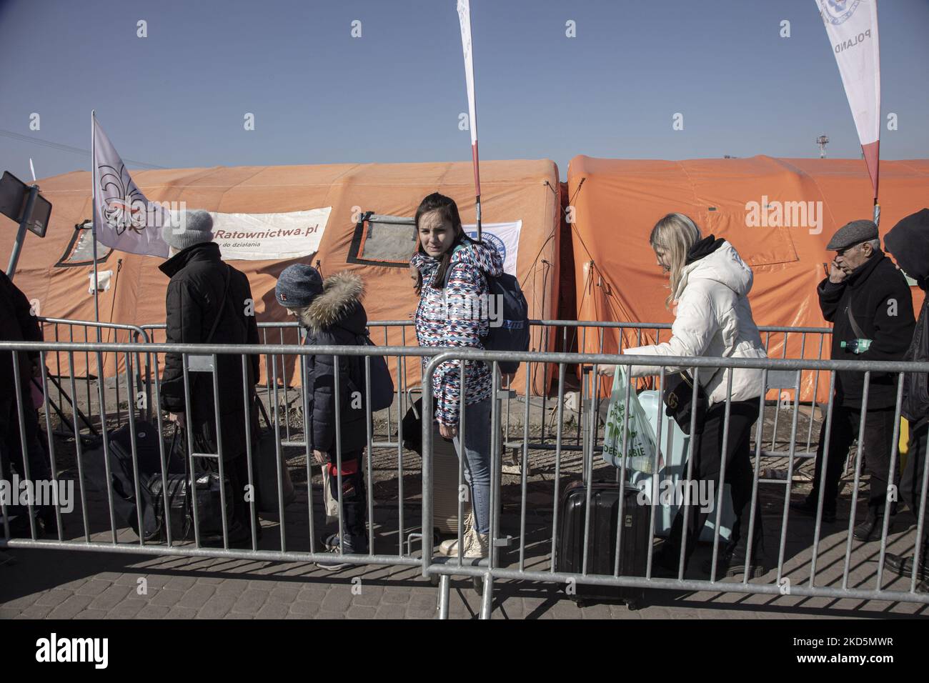 Long lines are formed as Ukranian refugees wait to board the bus in ...