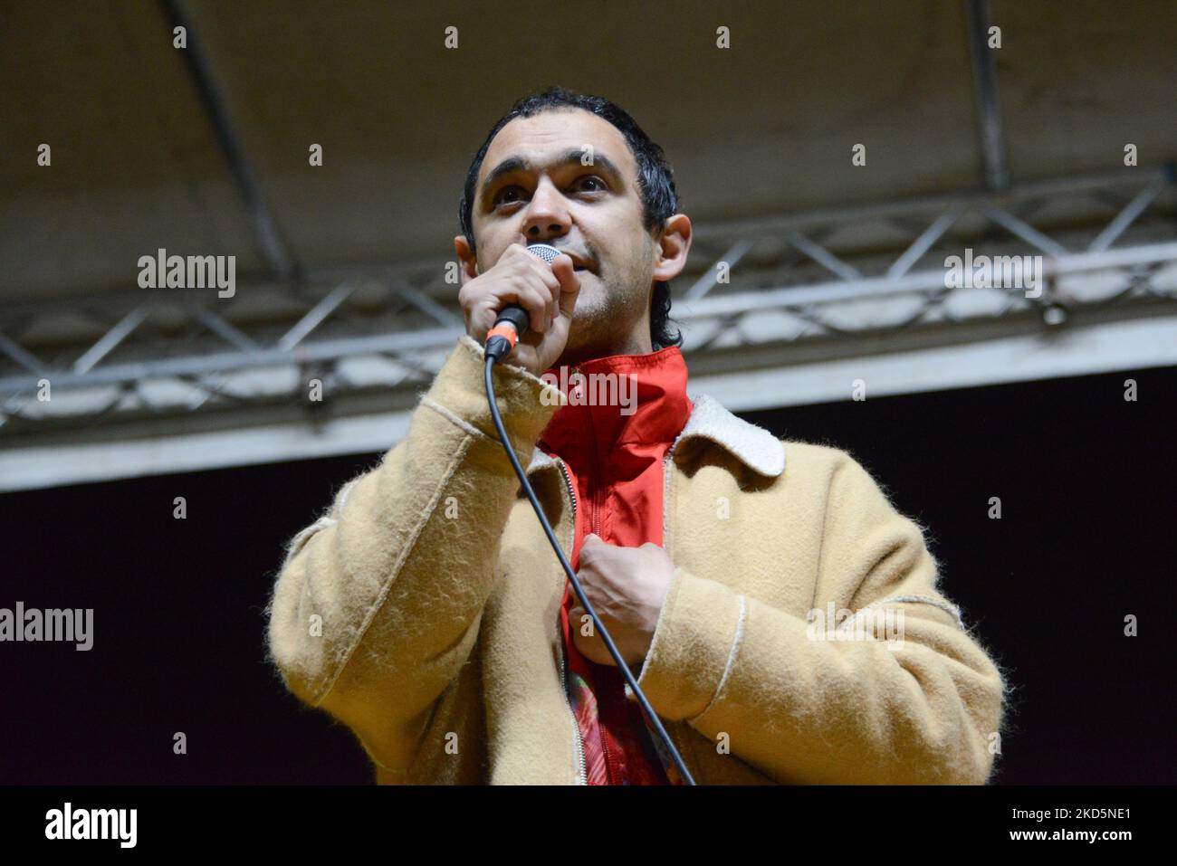 Cosmo, artist during the News "Together for Peace", anti-war ...