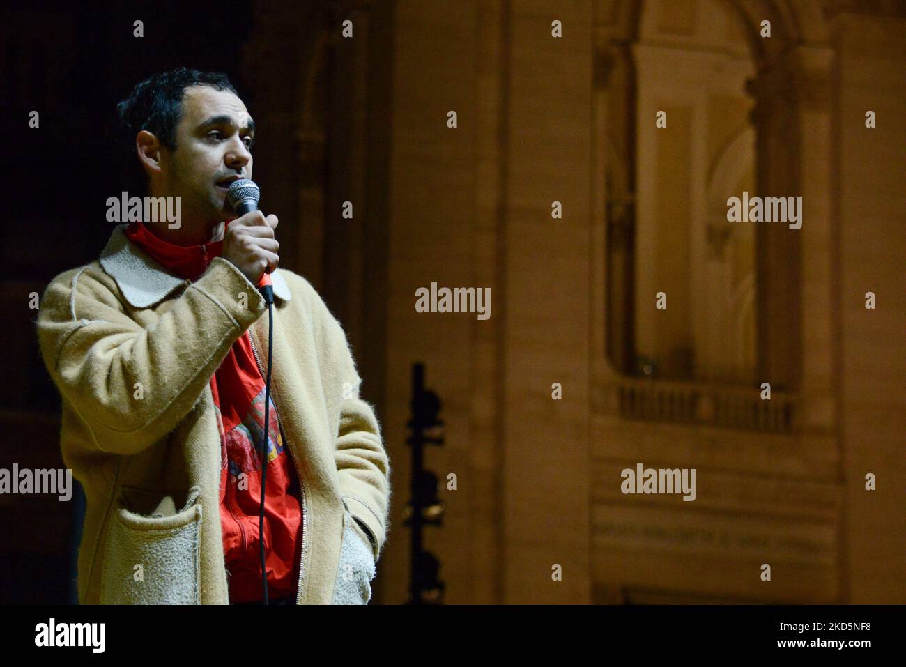 Cosmo, artist during the News "Together for Peace", anti-war ...