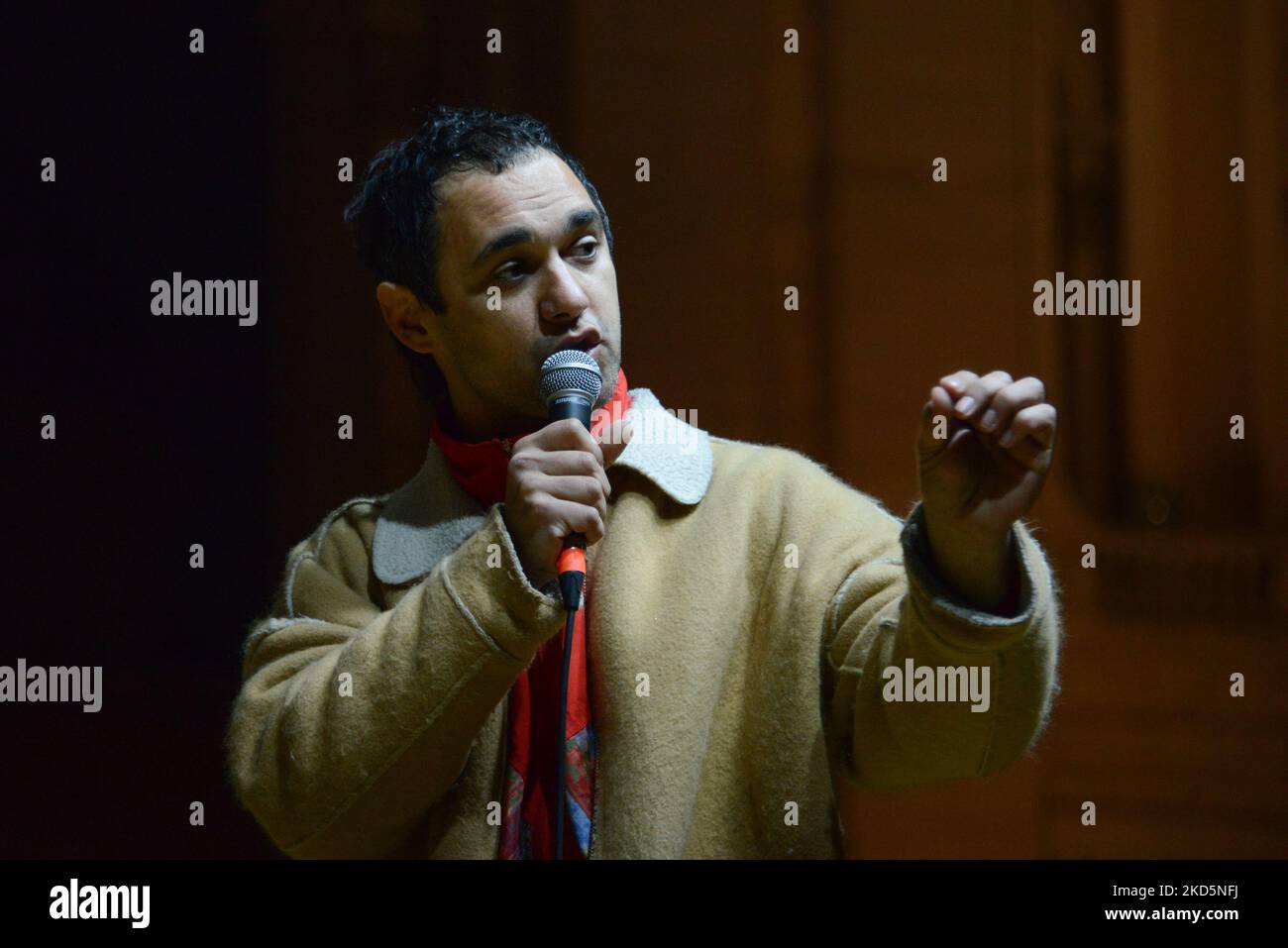 Cosmo, artist during the News "Together for Peace", anti-war ...