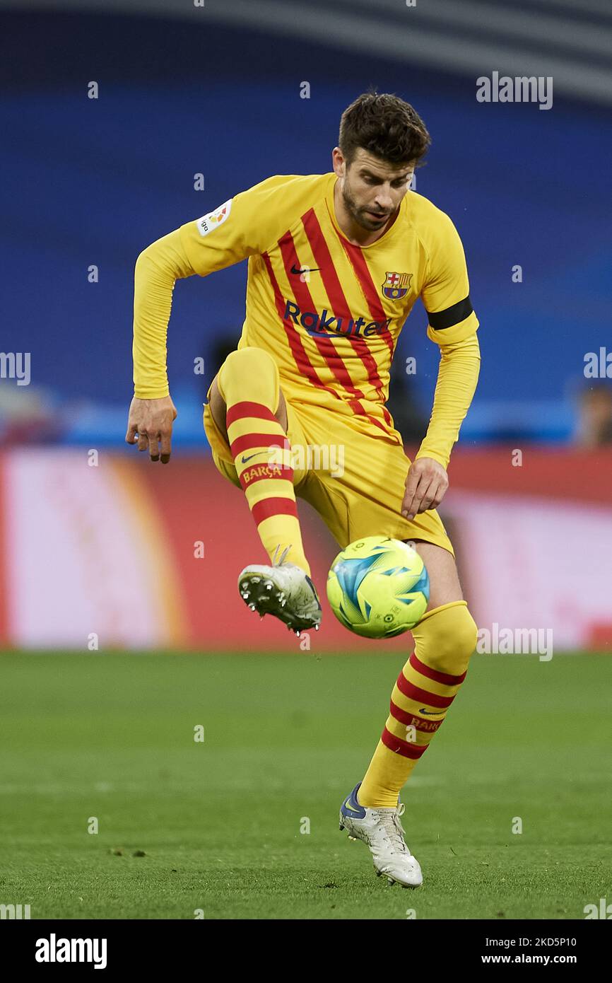 Gerard Pique of Barcelona controls the ball during the La Liga ...