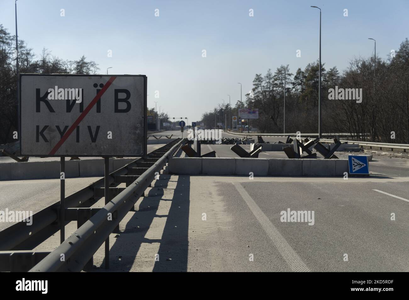 Signs ''Kyiv'' and barricades on the E40 Highway, 20 km west of Maidan ...