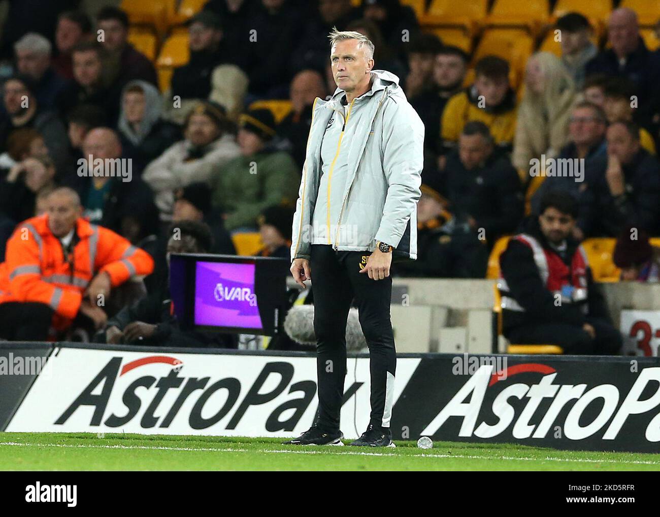 Steve davis wolves hi-res stock photography and images - Alamy